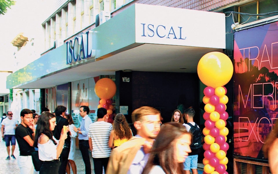 ISCAL. A mana mais velha